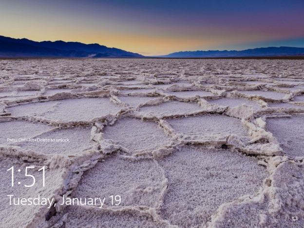 How to change default lock screen image in Windows 10